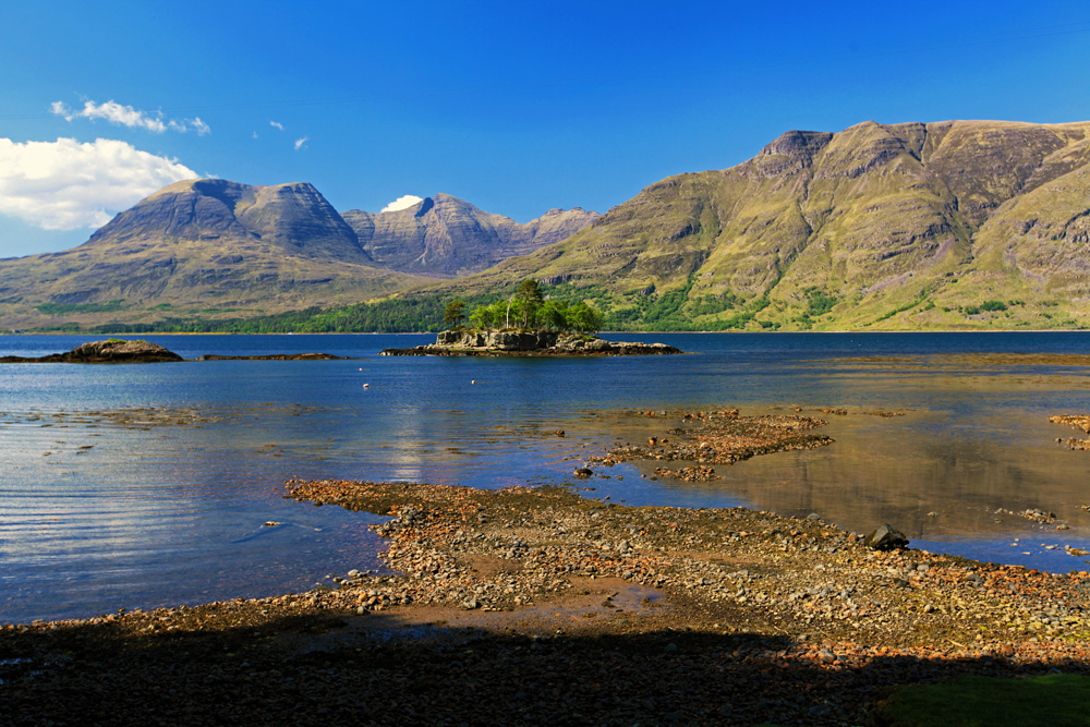 The hint of wilderness with spectacular scenery - Torridon - Nature's ...